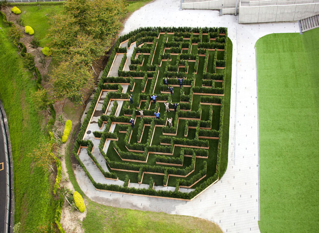 絵になった“Topiary Garden, ” – 植物アート・トピアリー制作【東京都のネバーランドインターナショナル】